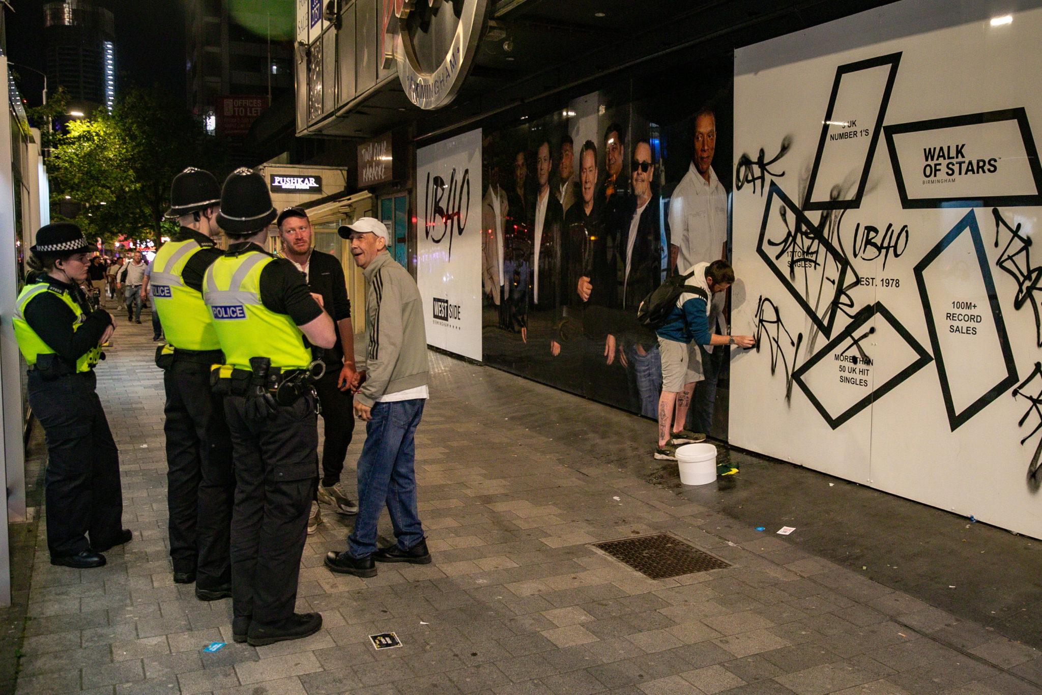 Graffiti tagger caught and made to clean up UB40 tribute wall on Broad ...